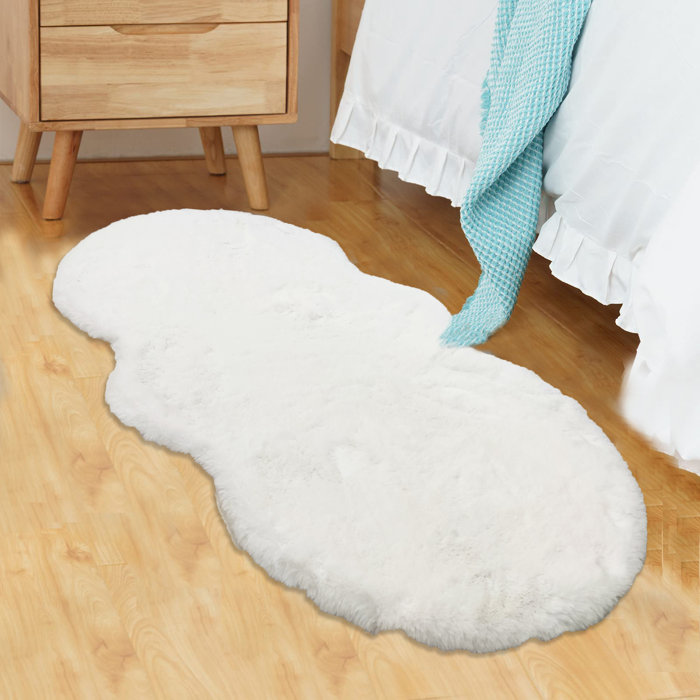 HERVEY White Faux Rabbit Fur Rug Luxury Soft Faux Fur Novelty Rug ...