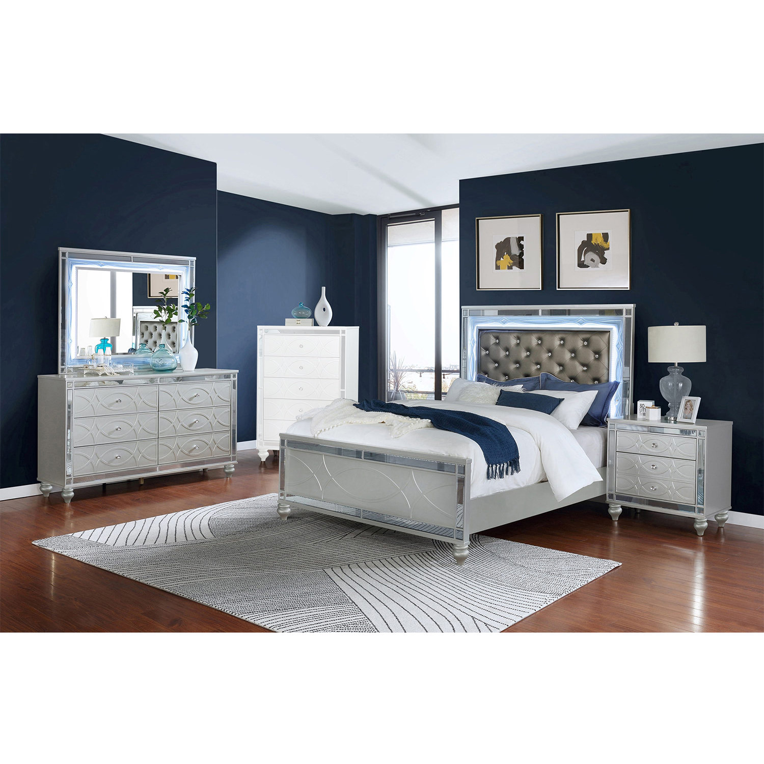 Rosdorf Park 4 Piece Queen Bedroom Set With Mirror Accent In Silver ...
