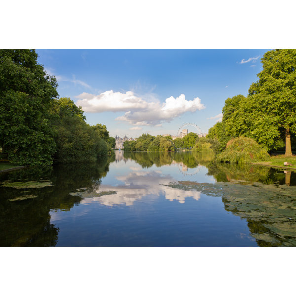 Alpen Home St. James Park With Horse Guards Buildings, London, UK by ...