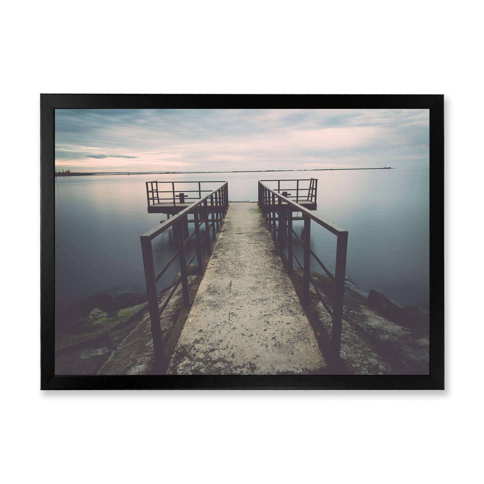 Highland Dunes Rustic Peer On Mystic Ocean Scenery Rustic Peer On ...