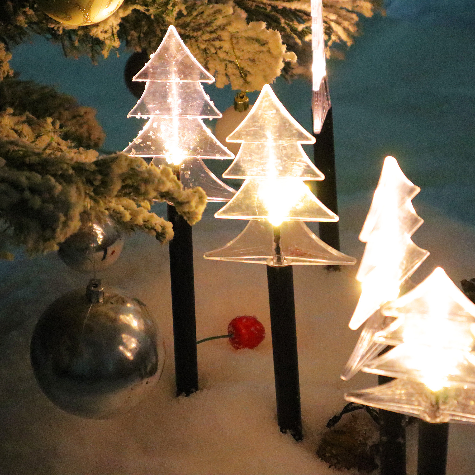 The Holiday Aisle® Low Voltage Battery Powered Pathway Light | Wayfair