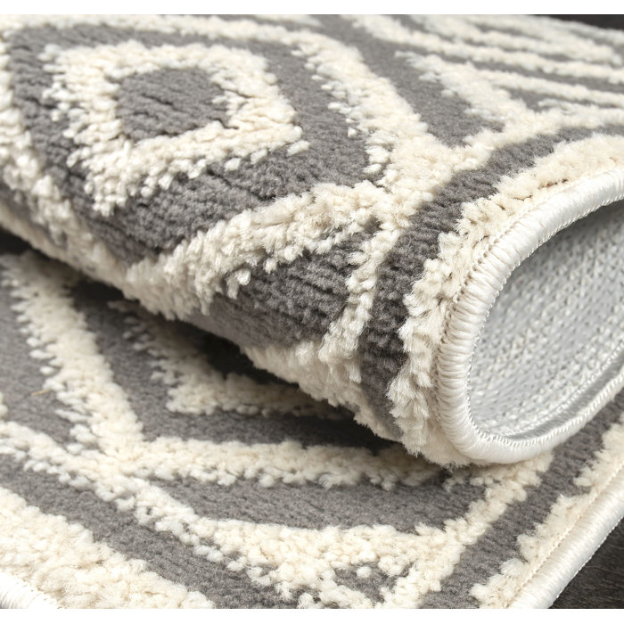 Foundry Select Sofihas White/Gray Diamond Shag Stair Rugs - Machine ...