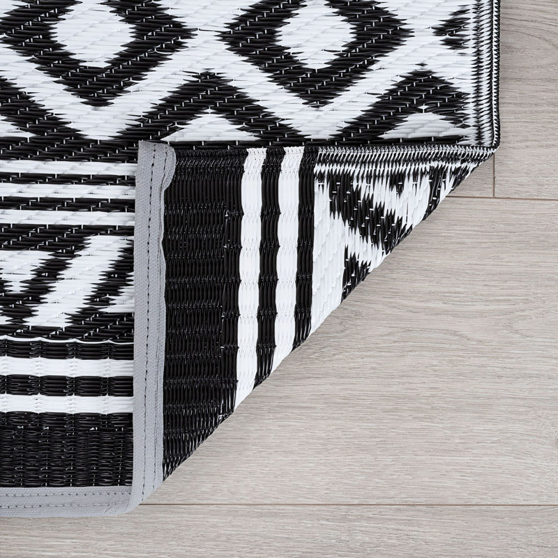 George Oliver Mercedes Plastic Black/White Indoor/Outdoor Rug & Reviews ...