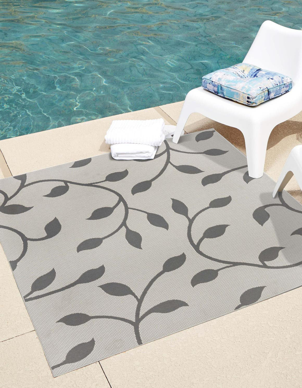 Alcott Hill® Kozak Machine Woven / Power Loomed Gray Indoor/Outdoor Rug ...