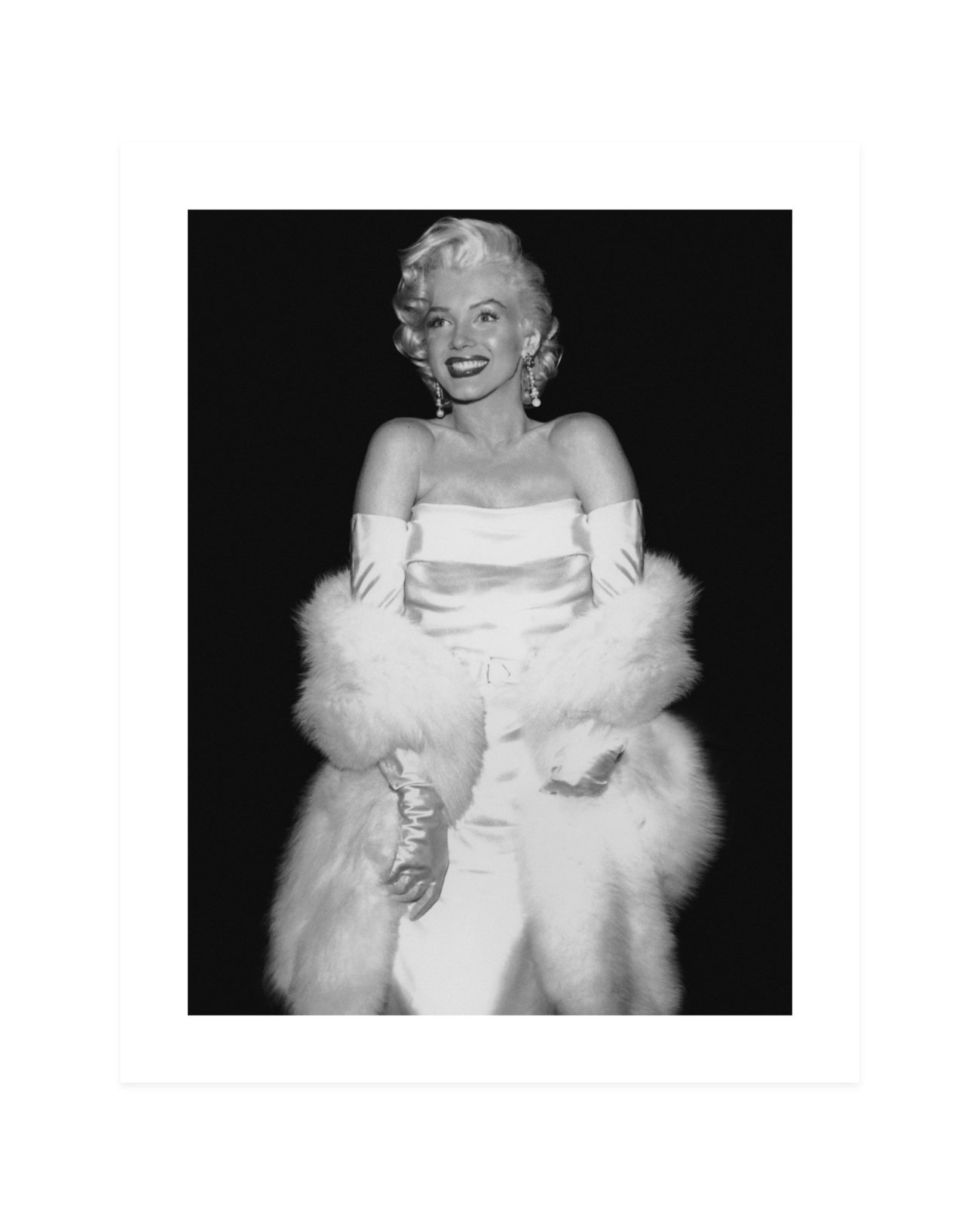 Globe Photos Entertainment Marilyn Monroe Smiling On Red Carpet ...