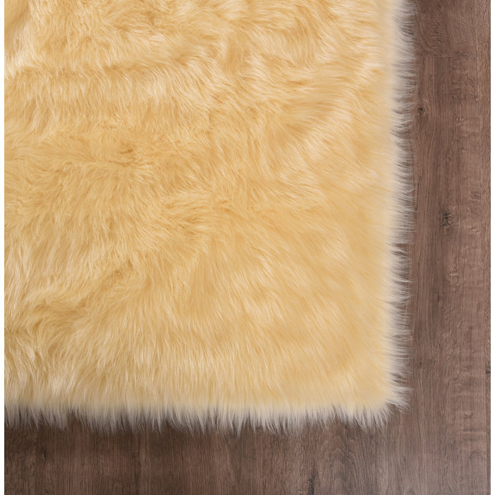 Everly Quinn Nisar Performance Beige/Yellow Machine Washable Rug ...