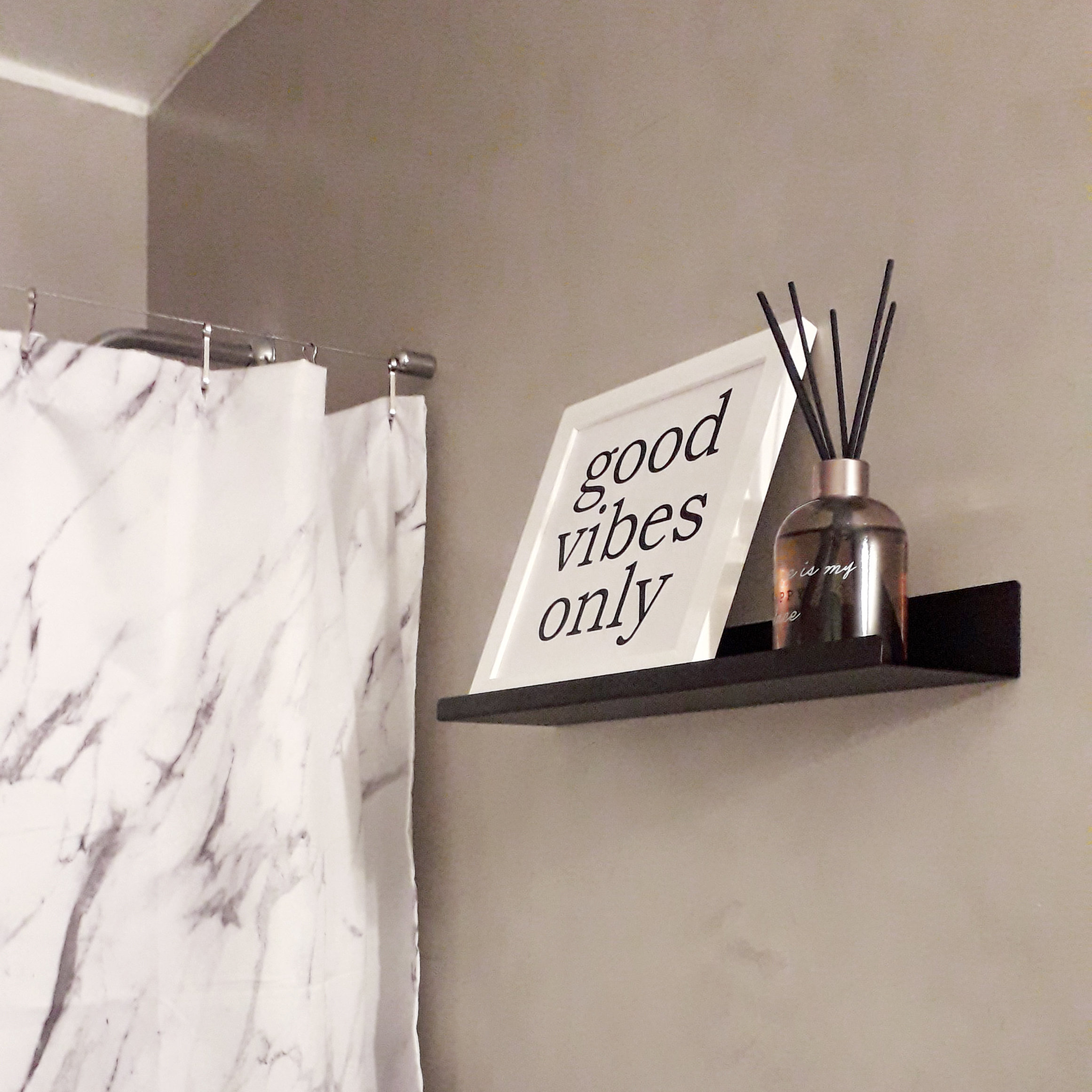 Rebrilliant Hamdia Metal Picture Ledge Wall Shelf | Wayfair