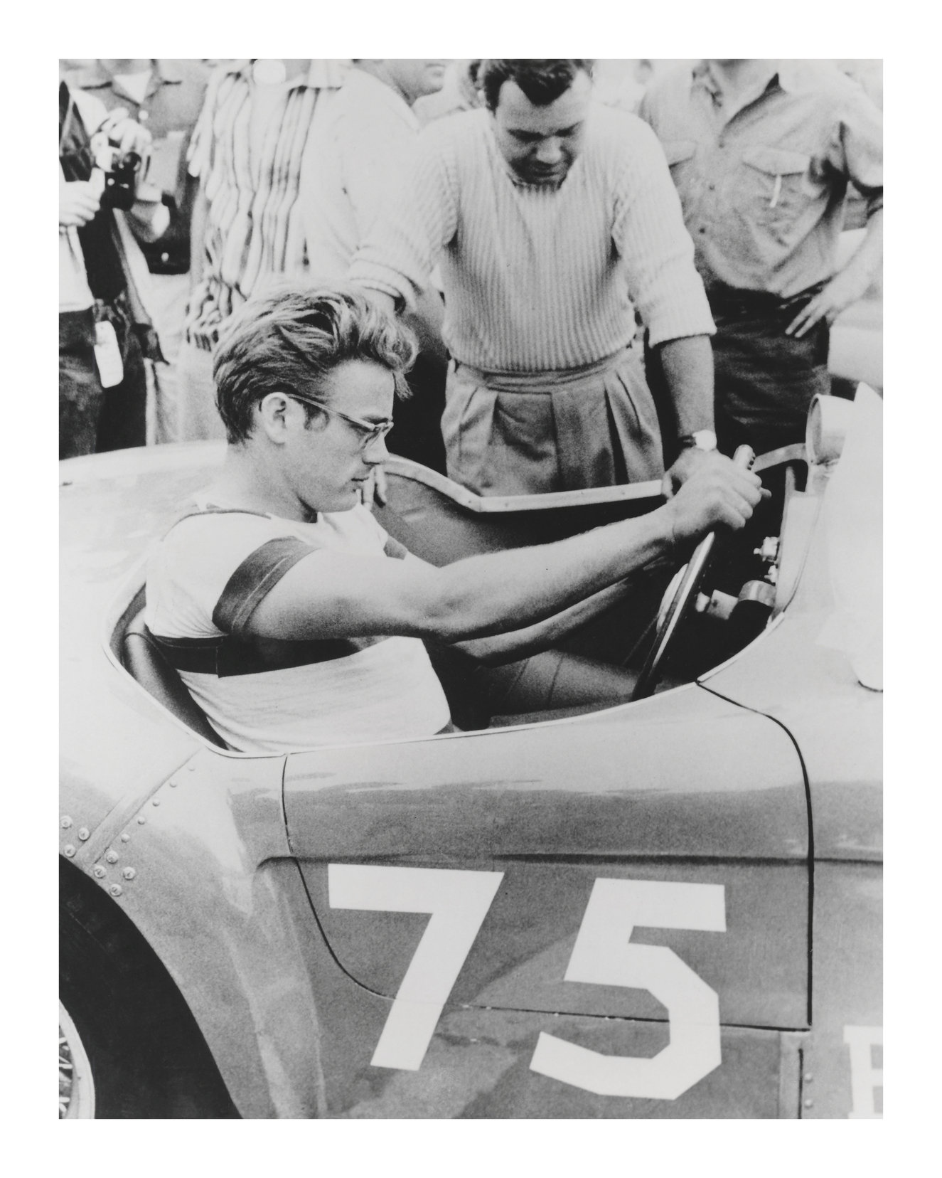 Globe Photos Entertainment James Dean James Dean Behind The Wheel In ...