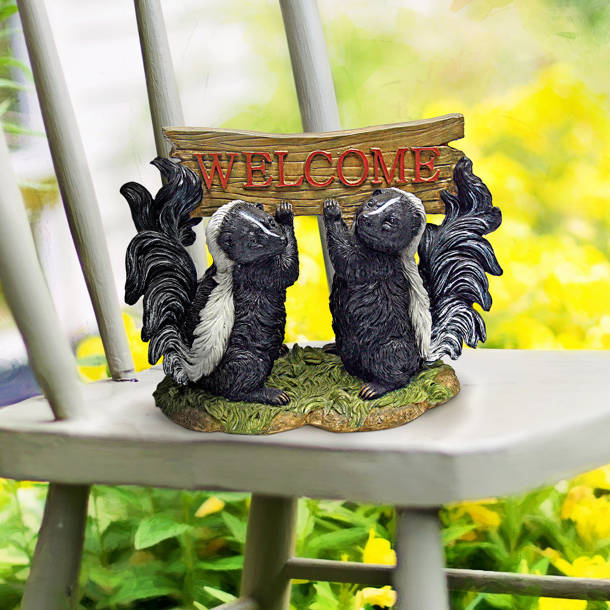 Design Toscano Stinky The Striped Skunk Statue & Reviews | Wayfair