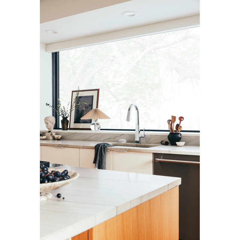 Moen Nio Smart Faucet Touchless Pull-Down Sprayer Kitchen Faucet with ...