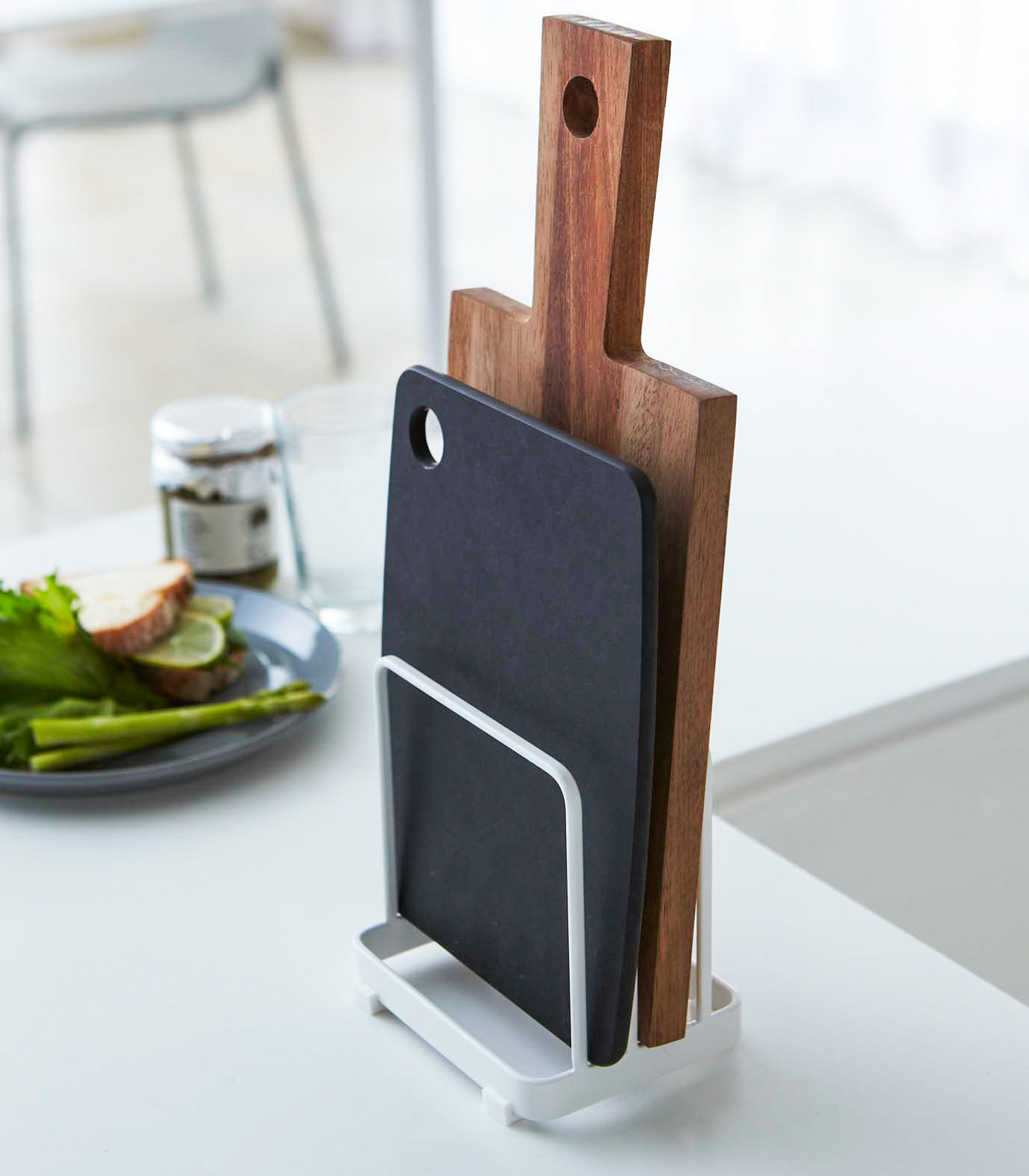 Yamazaki USA Plate Yamazaki Home Cutting Board Stand, Kitchen Storage ...